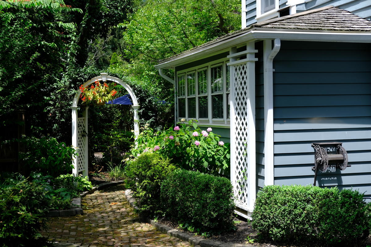 15 Reasons to Choose Suburban Living: Make the Move Now