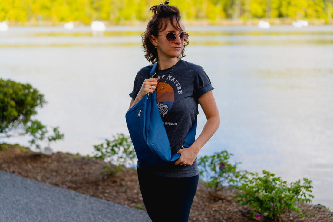 How to Hide Your Baby Bump as Long as Possible (With Example Photos)