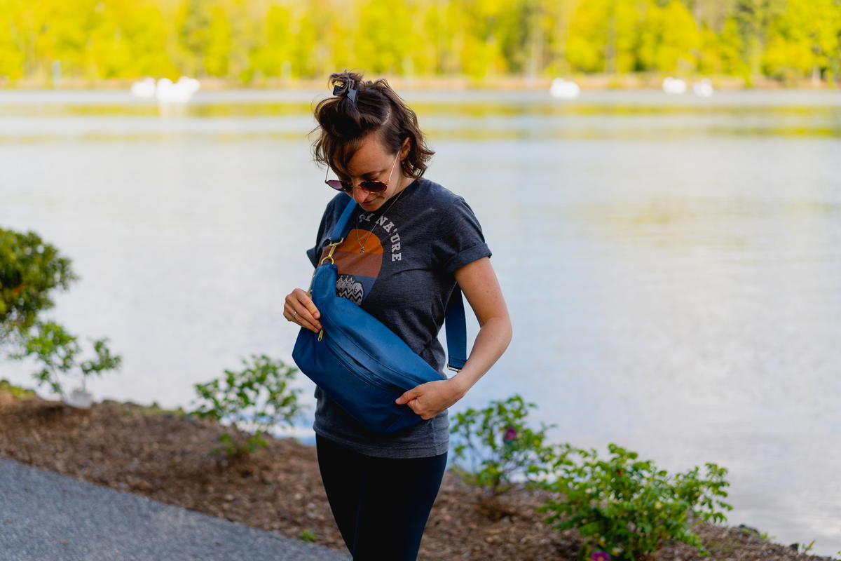 How to Hide Your Baby Bump as Long as Possible (With Example Photos)