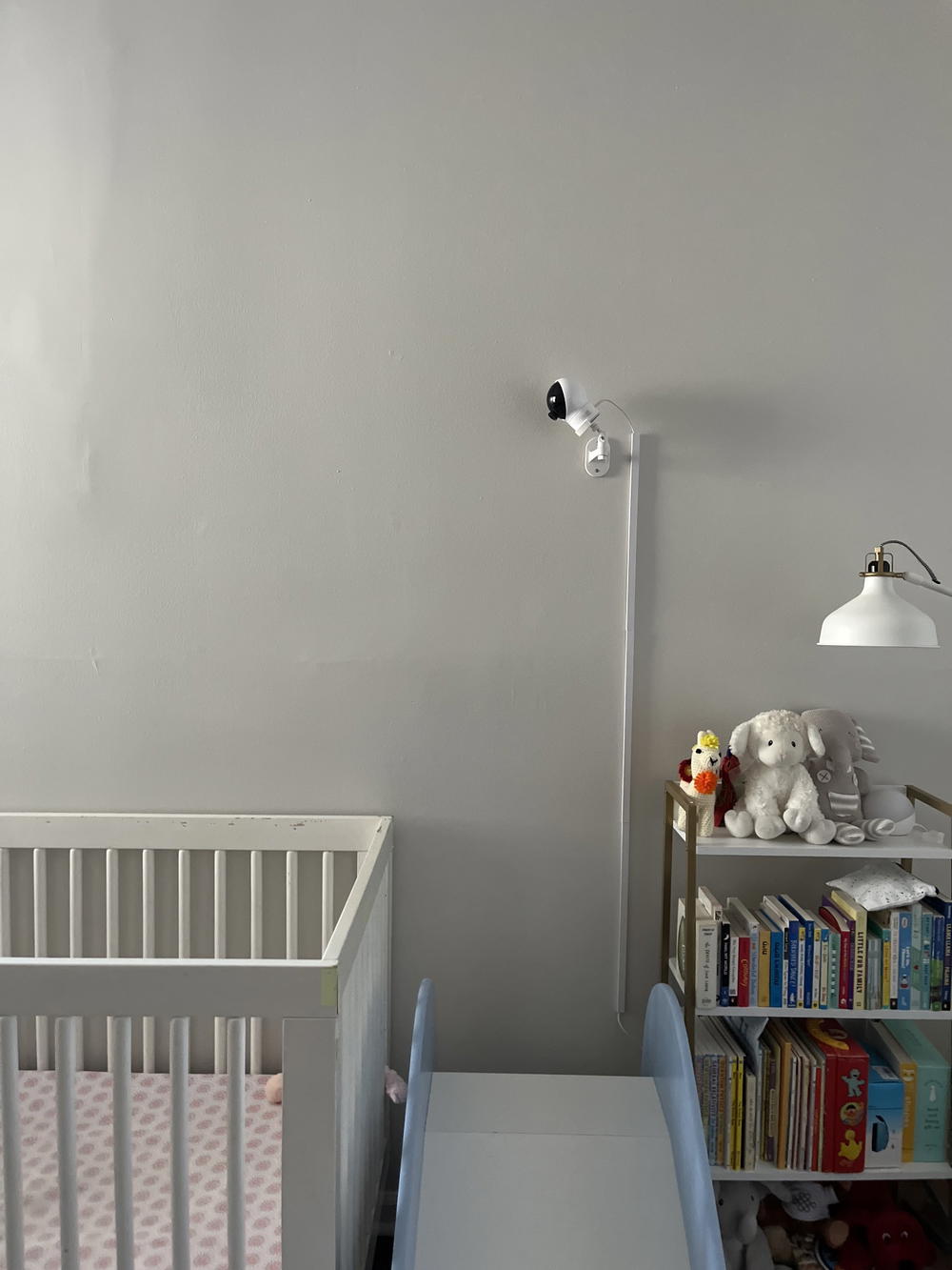 How to Set up a Minimalist Baby Nursery (And What You Need)