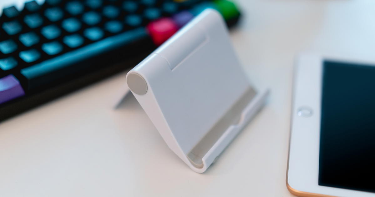 7 Budget Friendly Tablet & Phone Stands For Your Desk