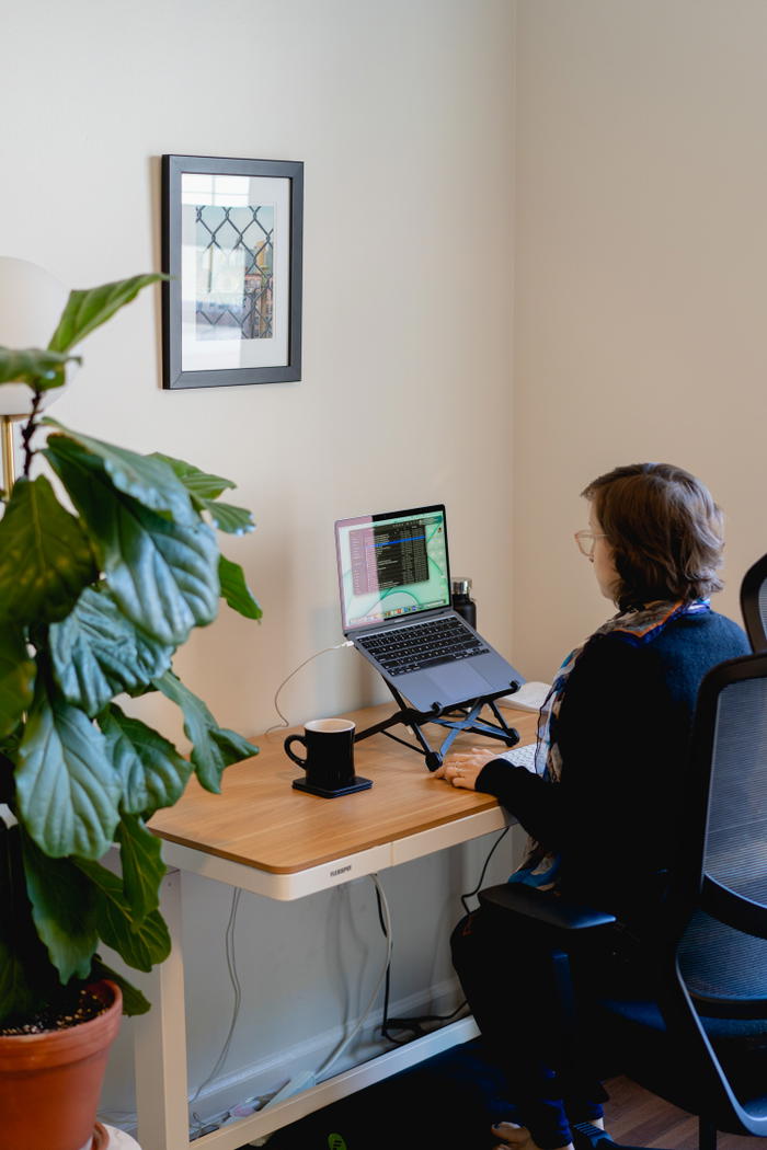 FlexiSpot Comhar All-in-One Standing Desk Review: Worth It?