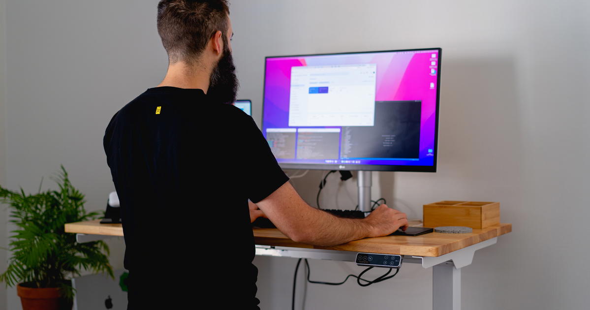 FlexiSpot E7 Pro Plus Standing Desk Review: Sit or Stand