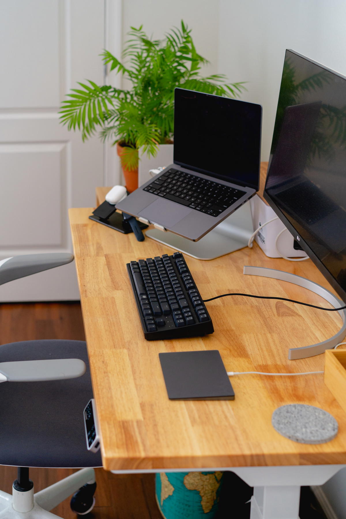24 Essential Items for a Perfect Work from Home Setup