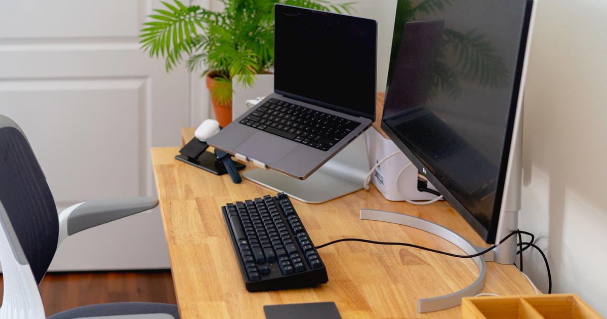24 Essential Items for a Perfect Work from Home Setup