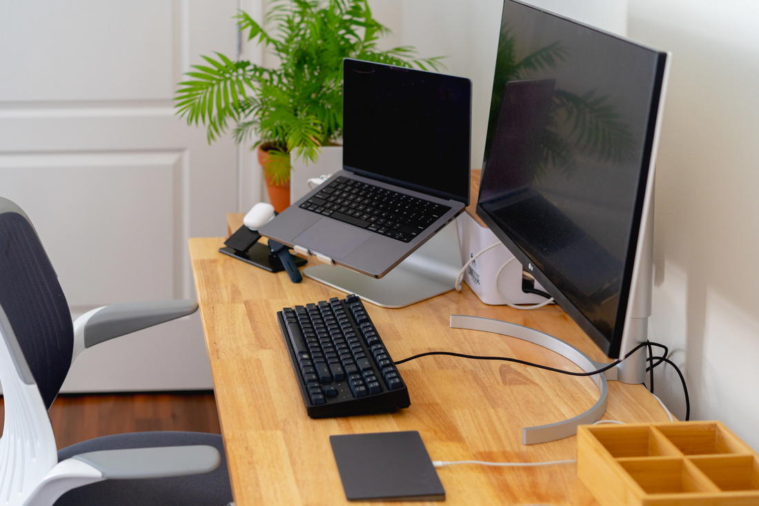 24 Essential Items for a Perfect Work from Home Setup
