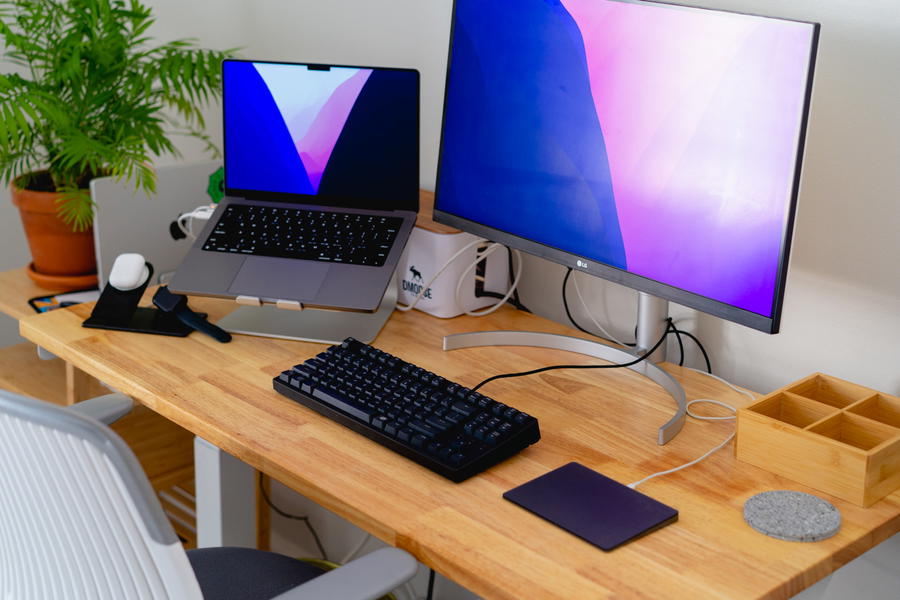 24 Essential Items for a Perfect Work from Home Setup