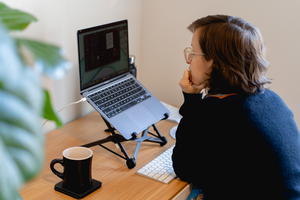 17 Tips for Making the Most from a Standing Desk at Home