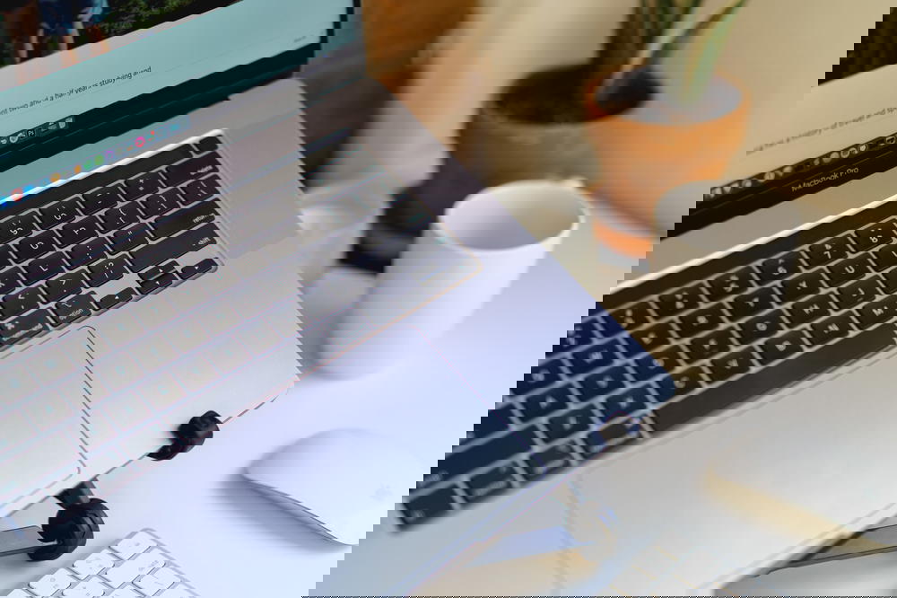 37 Ways to Stay Connected While Working Remotely